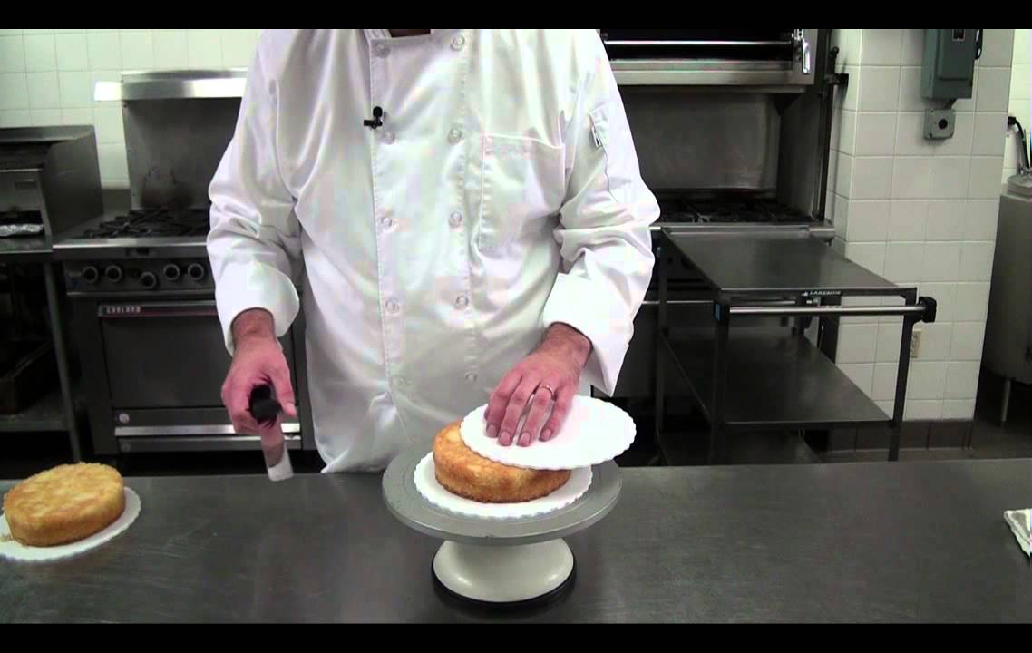 Baking: Cutting cake layers - YouTube