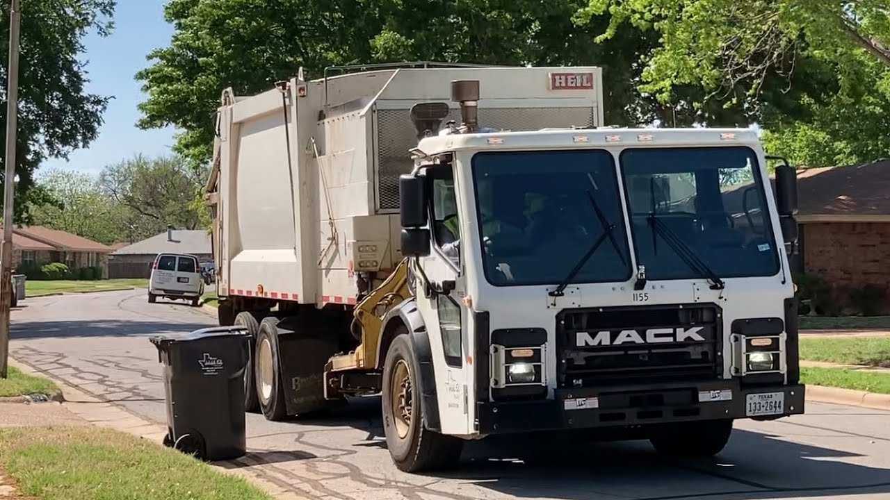 A Squeaky Mack Lr Heil DuraPack Python Garbage Truck In Action - YouTube