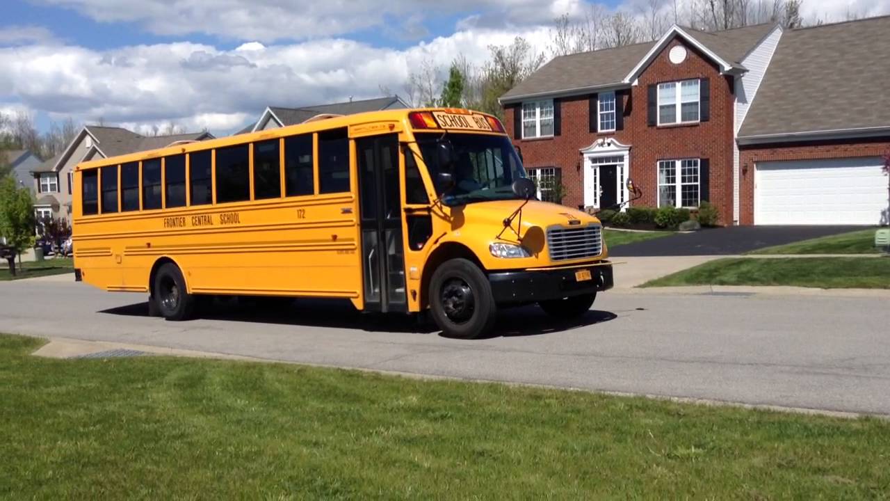 Bus 172 pulls up in front of my house - YouTube