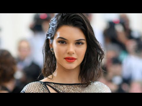 Kendall Jenner Mert Alaş'a poz verdi \