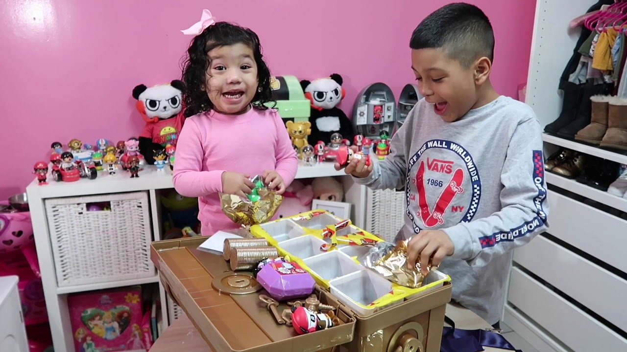 RYAN TOY TREASURE BOX REVIEW - YouTube