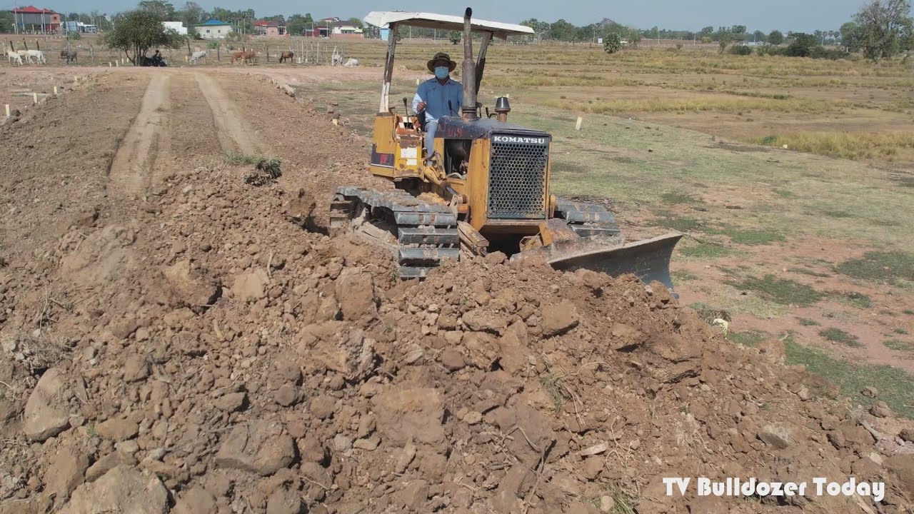 Mini Dozer Showing Work In New Project With Operator Cleaning Repair ...