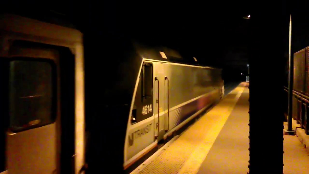 NJ Transit North Jersey Coast Line Train 3516 Departing Rahway Station ...