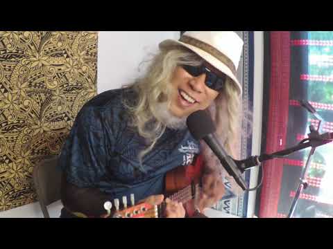 KA UA LOKO O HANALEI TRADITIONAL HAWAIIAN MUSIC by : LONOMUSIC.