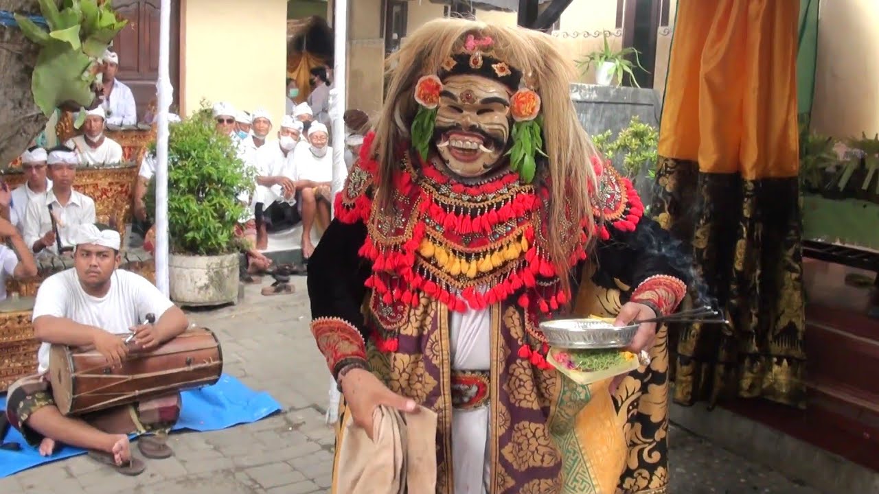 Topeng Dalem Sidakarya Ring Pedungan - YouTube