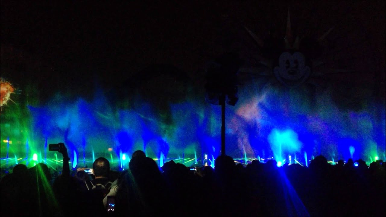 Disneyland water show - YouTube