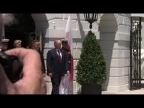 White House highlights F-35s to Poland in flyover - YouTube