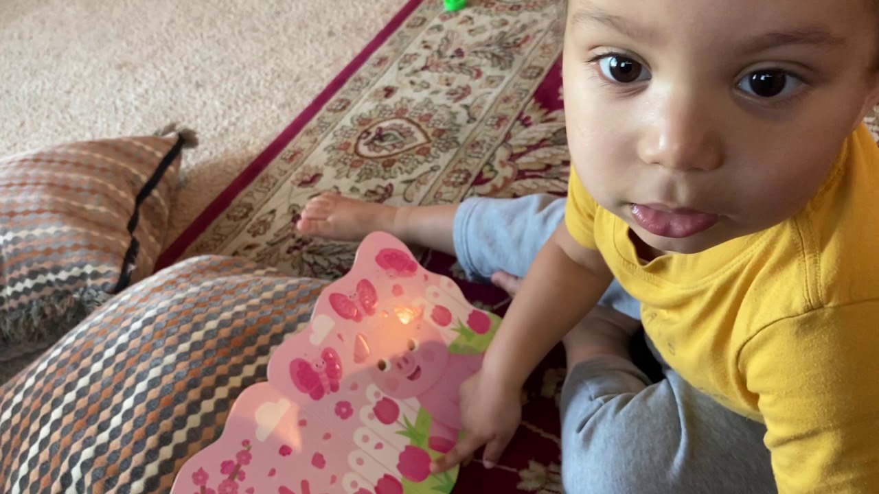 Reading COLORS|Kids Story time with Zaky - YouTube