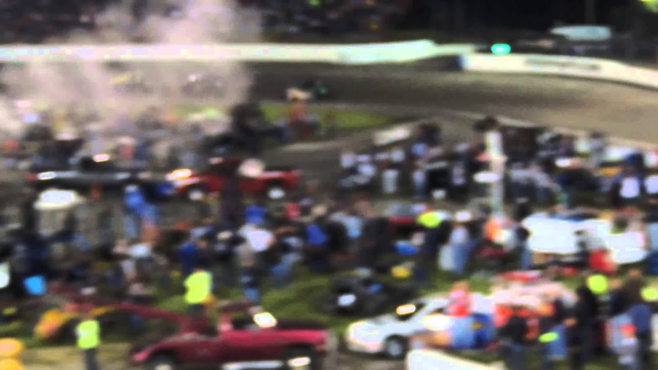 Closing laps of the 2013 little 500 at Anderson Speedway, Indiana ...
