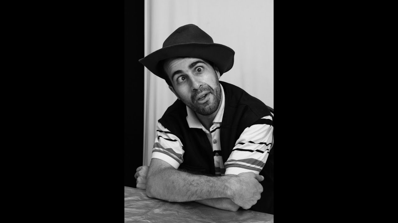 Humour Kabyle - hocine pas de chance - one man show - YouTube