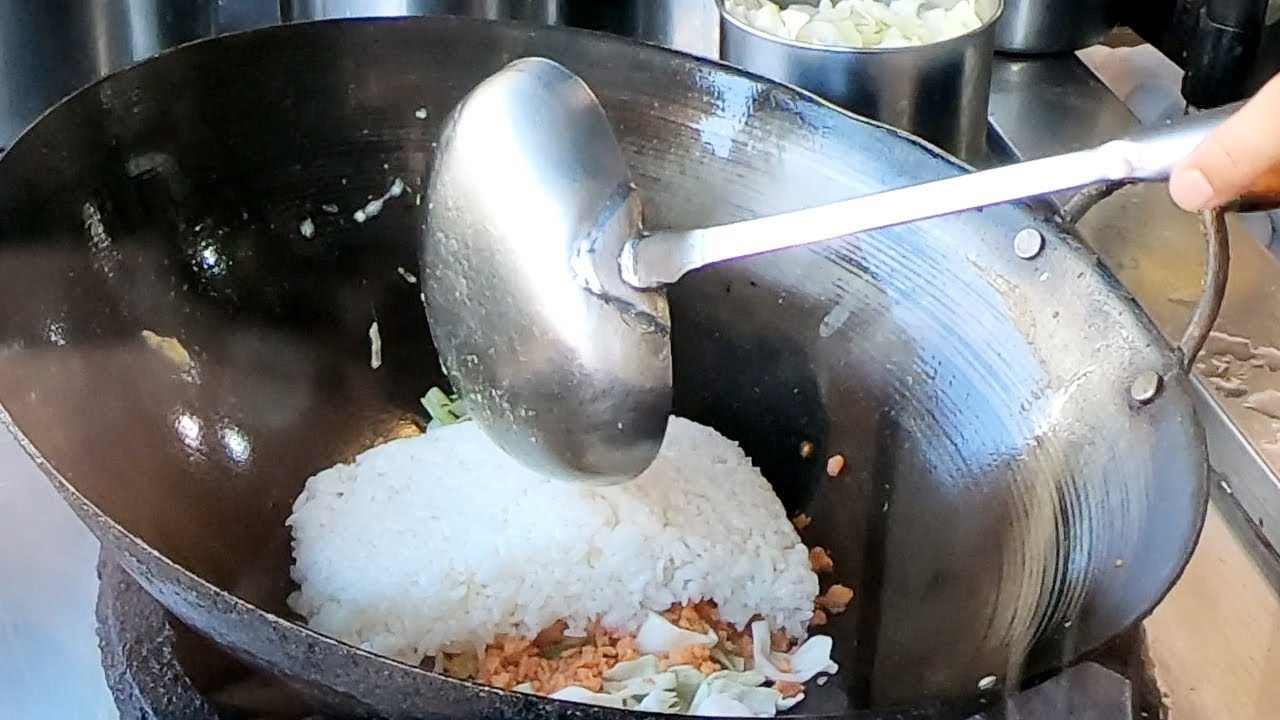 IRONMAN Egg Fried Rice鋼鐵人炒飯 - Taiwanese Street Food - YouTube