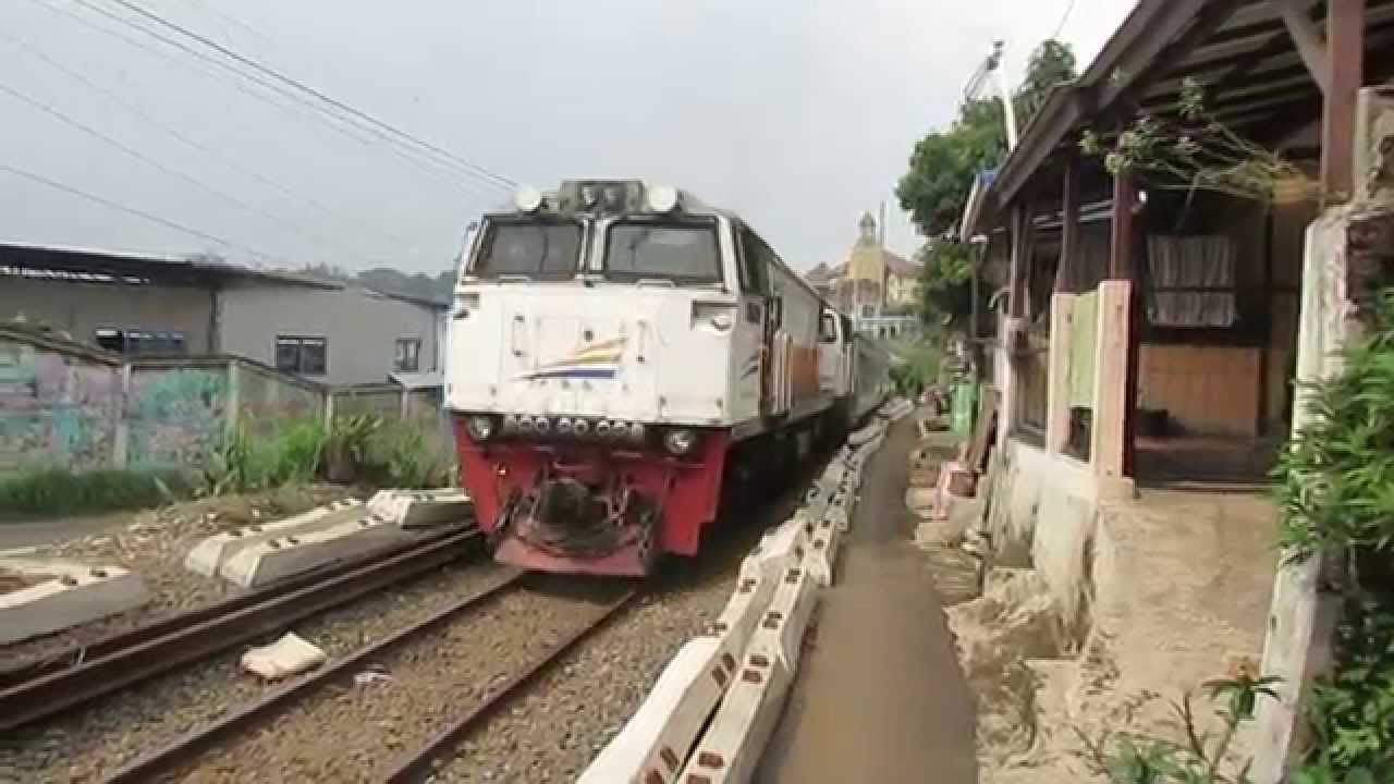 Kereta Api Pangrango berangkat Stasiun Batutulis - YouTube
