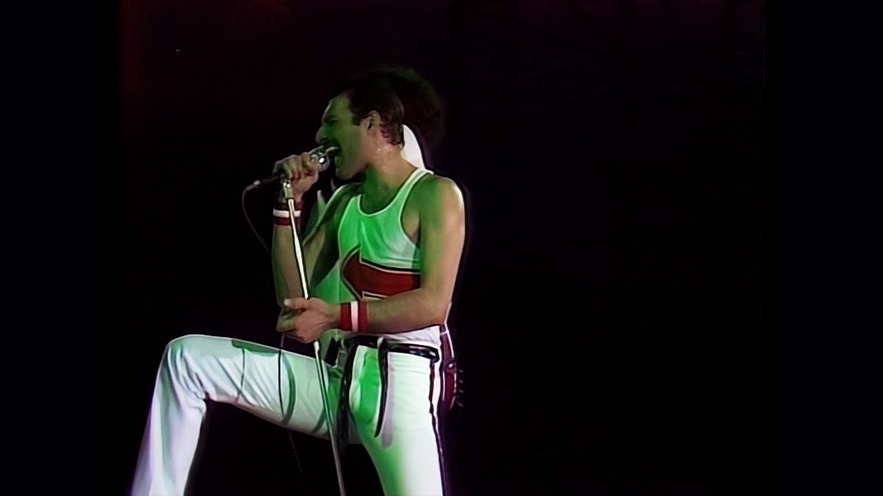 Queen - Dragon Attack - Milton Keynes 1982 - YouTube