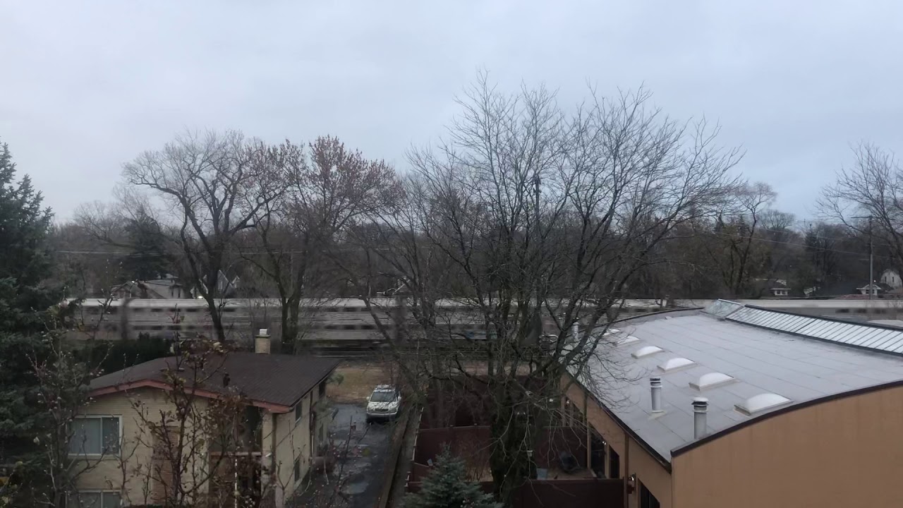 Inbound Metra 114 Express Passing Riverside IL - YouTube