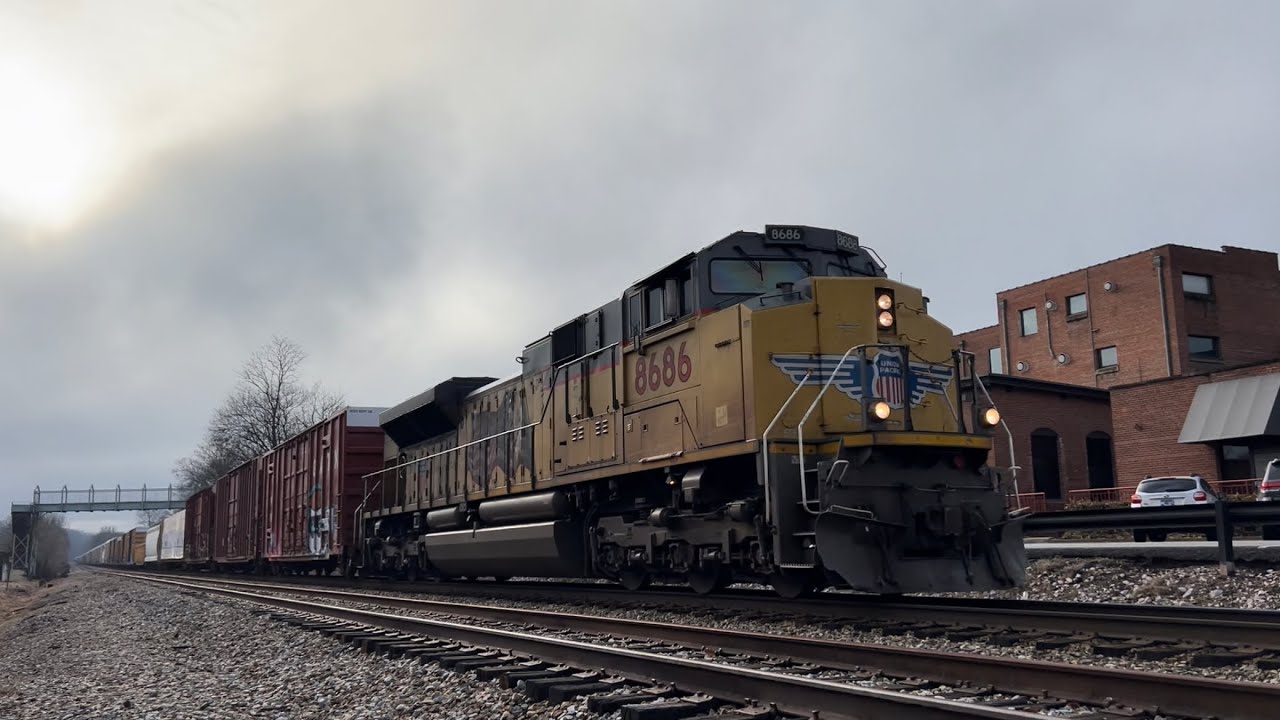 UP SD70ACe 8686 w/ Nice K5LLA Leads NS 126-30 on 1/30/23 - YouTube