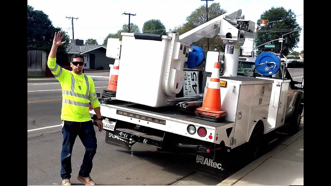 USA - HOW TO REPLACE ROAD SIGNS, MOVE, CHANGE, REPAIR, MAINTAIN - YouTube