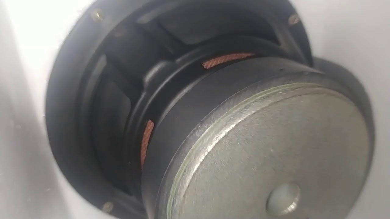 mini paredão tocando com grave forte - YouTube