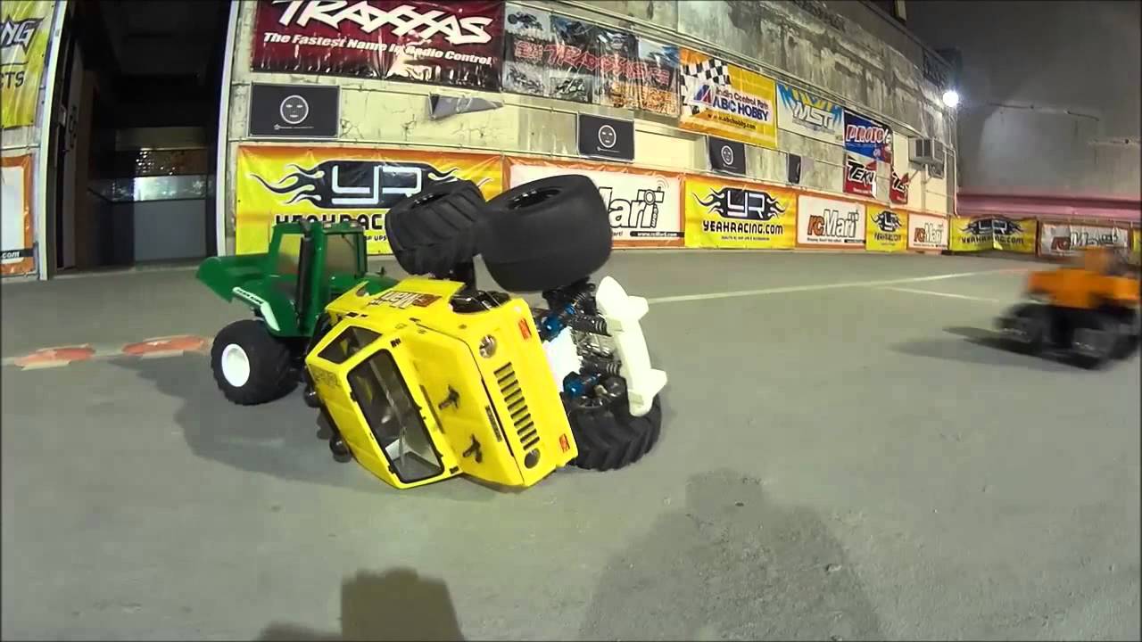 TAMIYA WR-02 RC CAR in M8 Raceway - YouTube