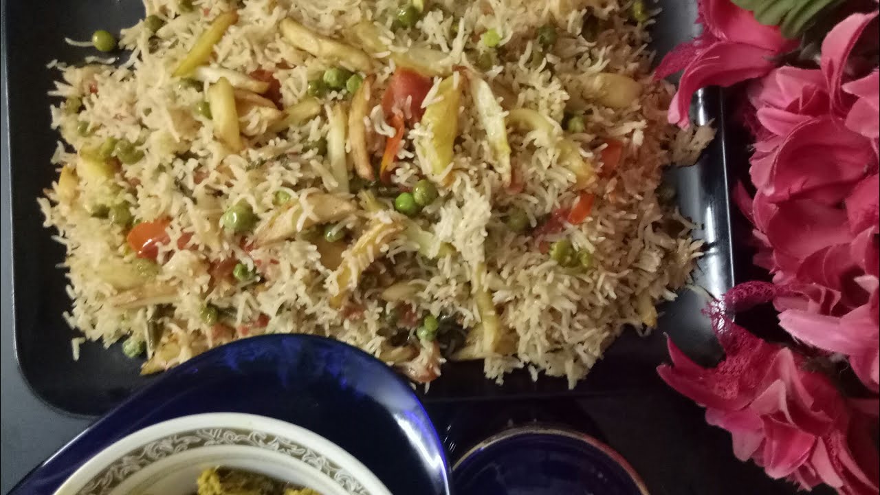 Aloo Matar Chawal Recipe by Cook with Hafeeza - YouTube