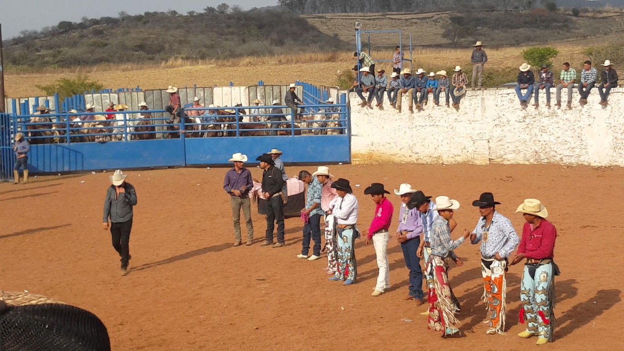 Fiestas de ziquitaro 2017 jaripeo con los guadalupanos - YouTube