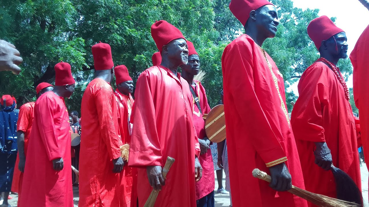 Bukut à Effoc, Au rythme d'un rite - YouTube