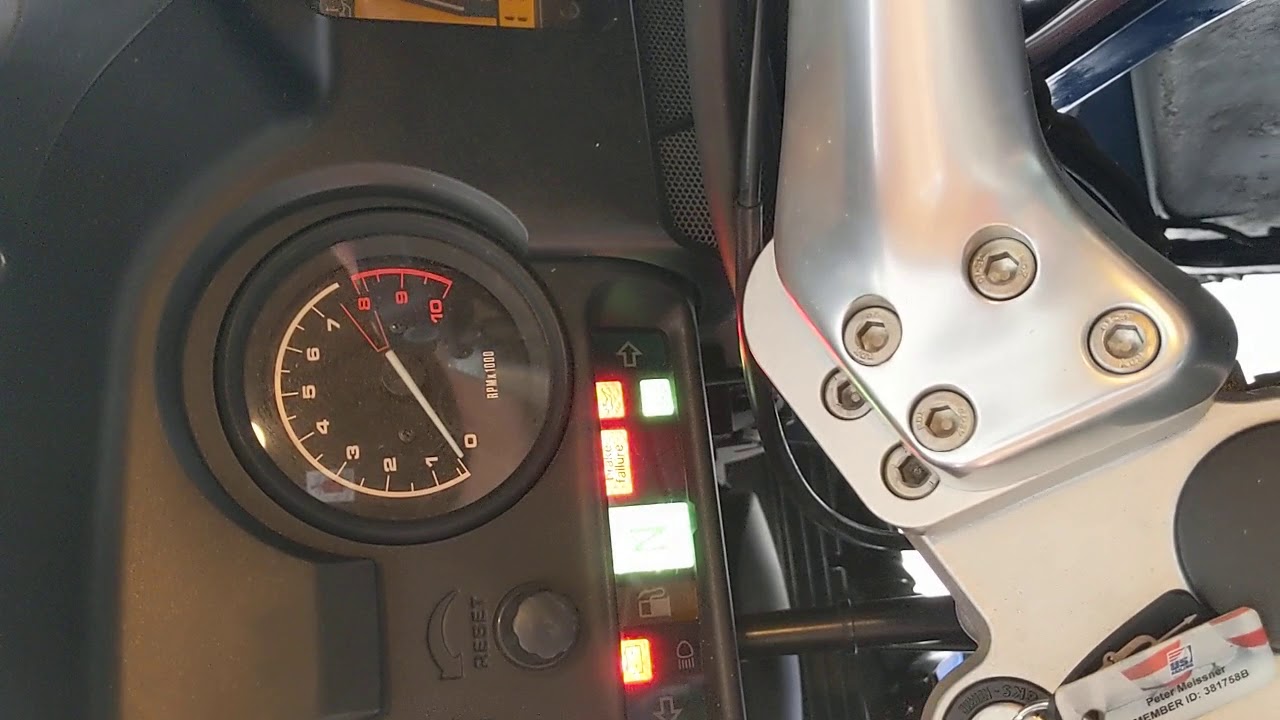 Choke on BMW R1150RT - YouTube