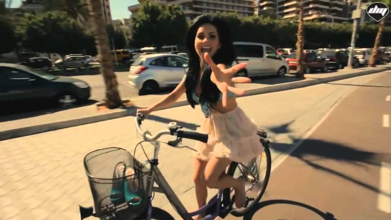 INNA Un Momento feat Juan Magan Official video HD - YouTube