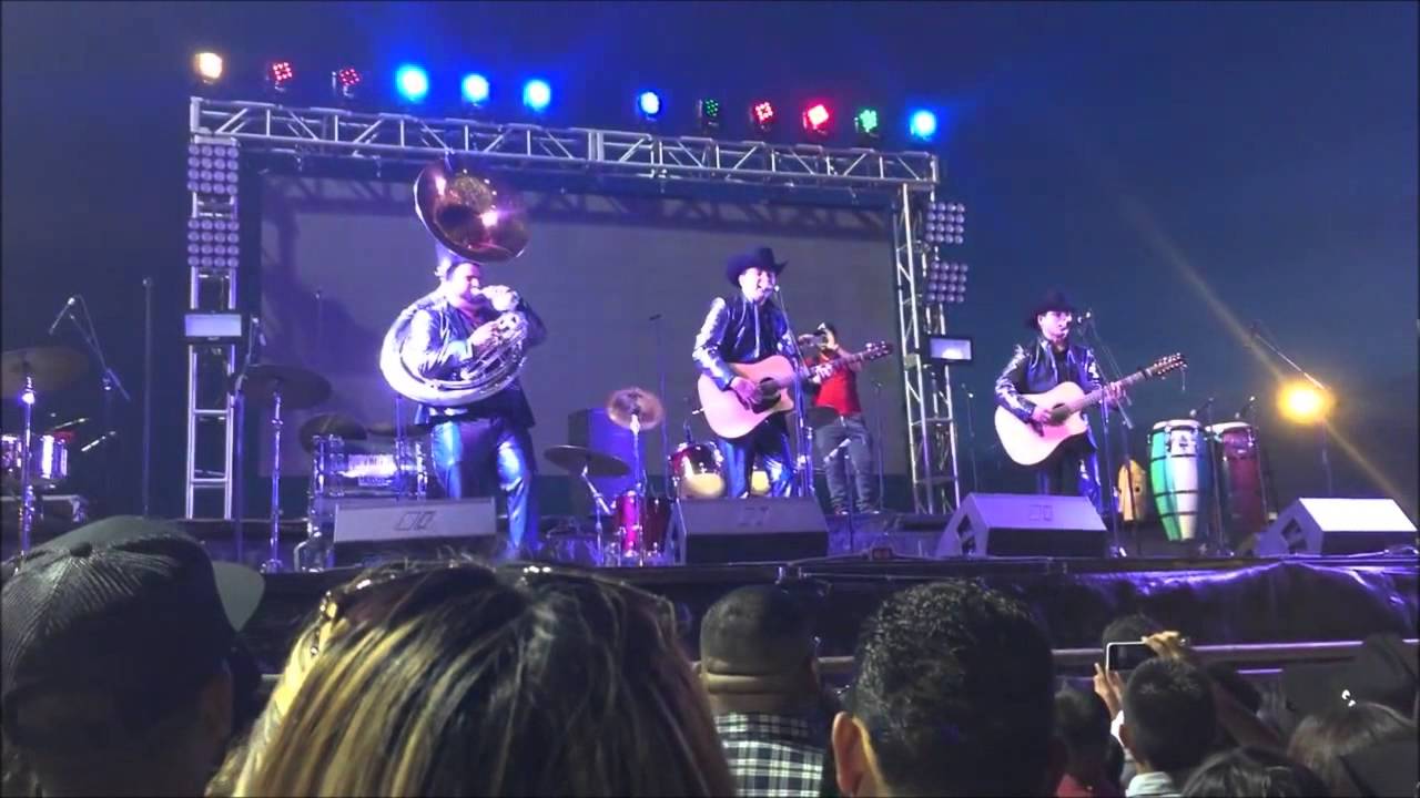 Del negociante en vivo los plebes Del Rancho De Ariel Camacho - YouTube
