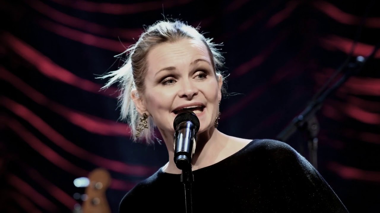 Sigvart Dagsland & Karoline Krüger - Klokkenes klang - YouTube