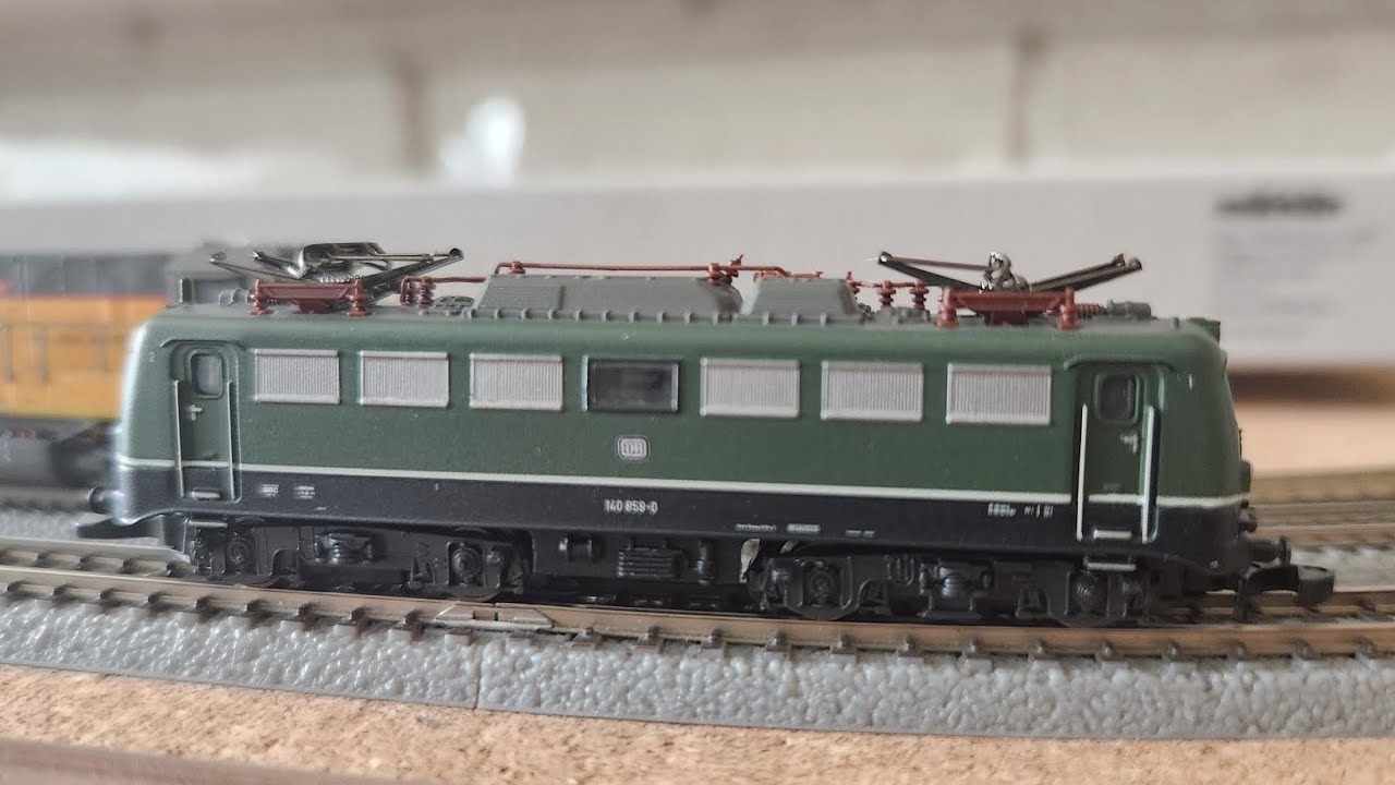 Marklin 81304 Cl 140 Electric Locomotive Test Run at z.scale.hobo 07.05 ...