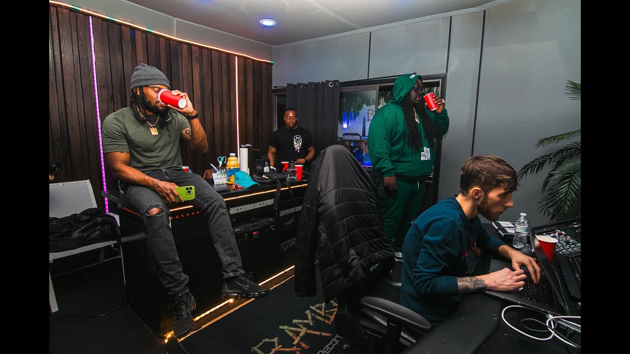 YOUNGINS Moco baby ft. Asua (Studio Session) - YouTube