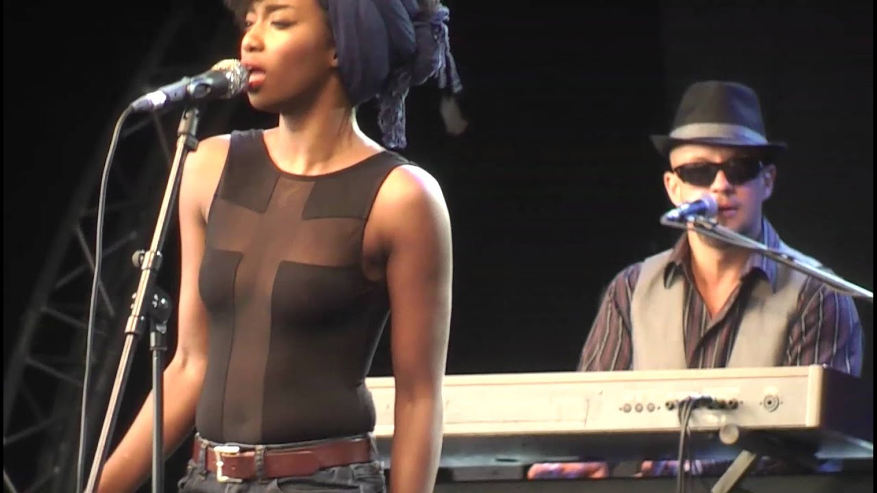 Inna Modja - Scène sur Sambre 2012 - - YouTube