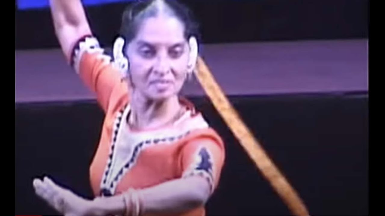 #Vajira Chithrasena and #Chithrasena Dance Troupe in Tokyo -1997 - YouTube