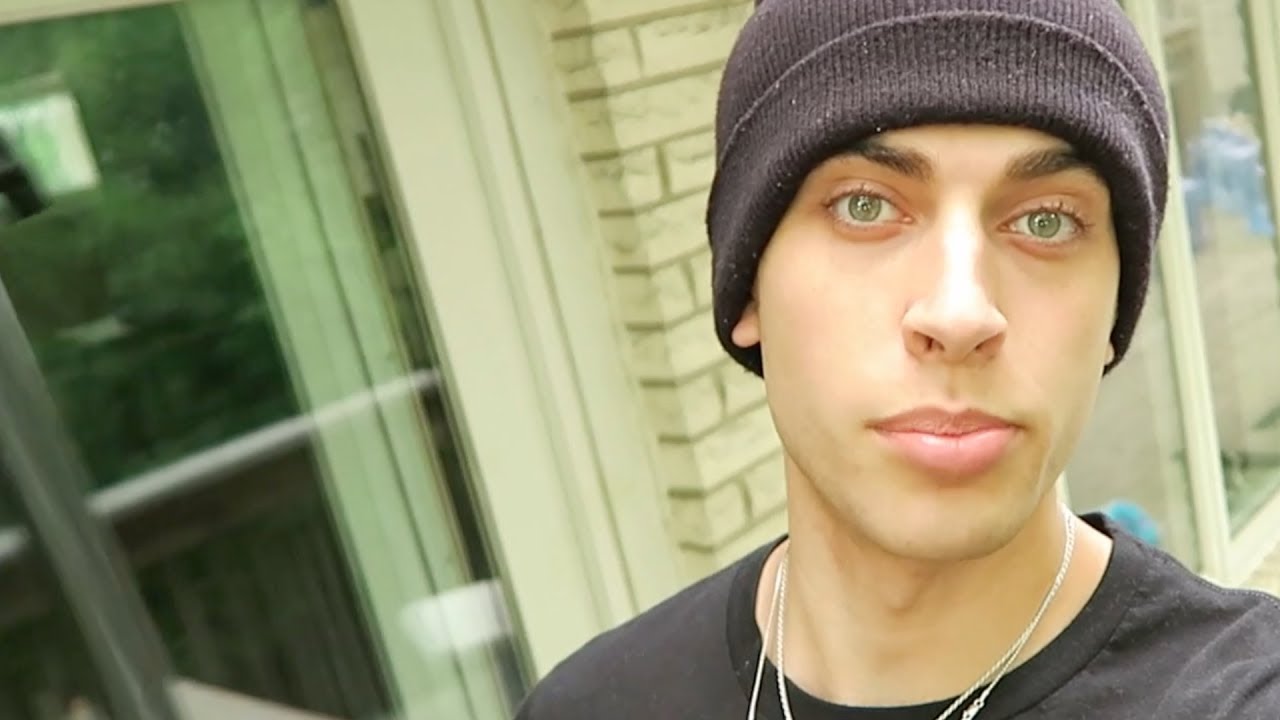 RANDOM MOE ADAMS IS RANDOM - YouTube