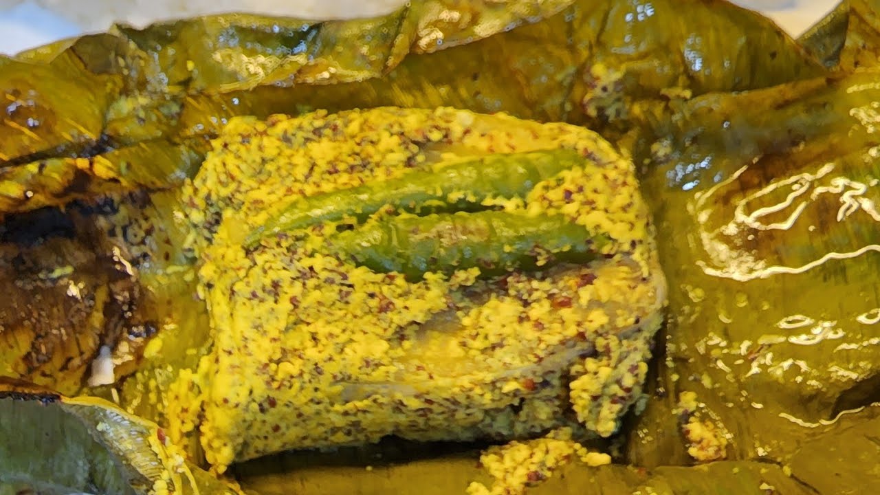 Mach Patori | Fish steamed in banana leaf using mustard paste ...