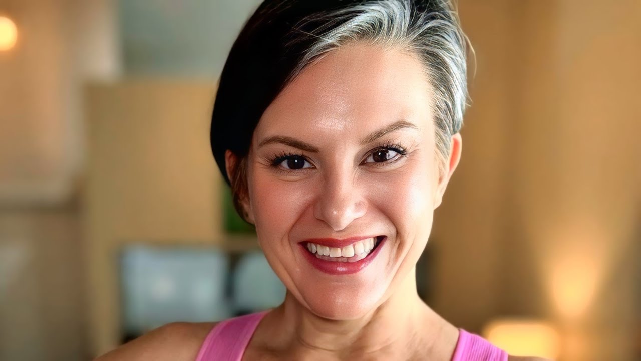 Curious Carly Attractive Swimsuit Model | Natural Beauty, Biography ...
