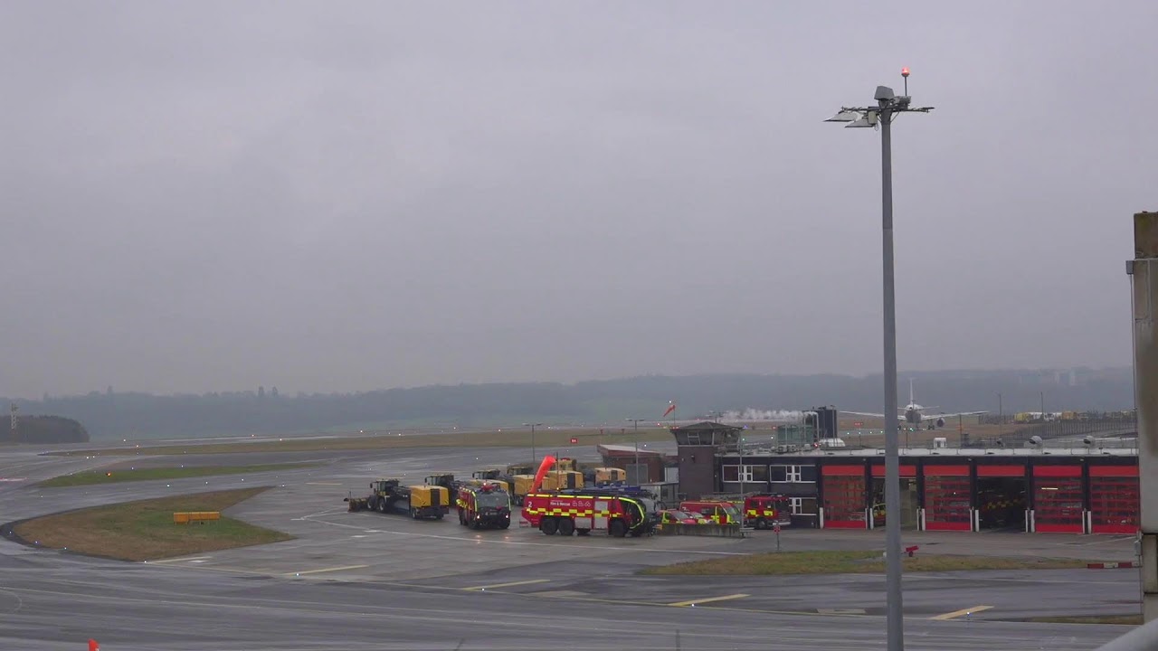 LIVE Plane Spotting at Luton Airport! Wizz Air A320, A321 EasyJet ...