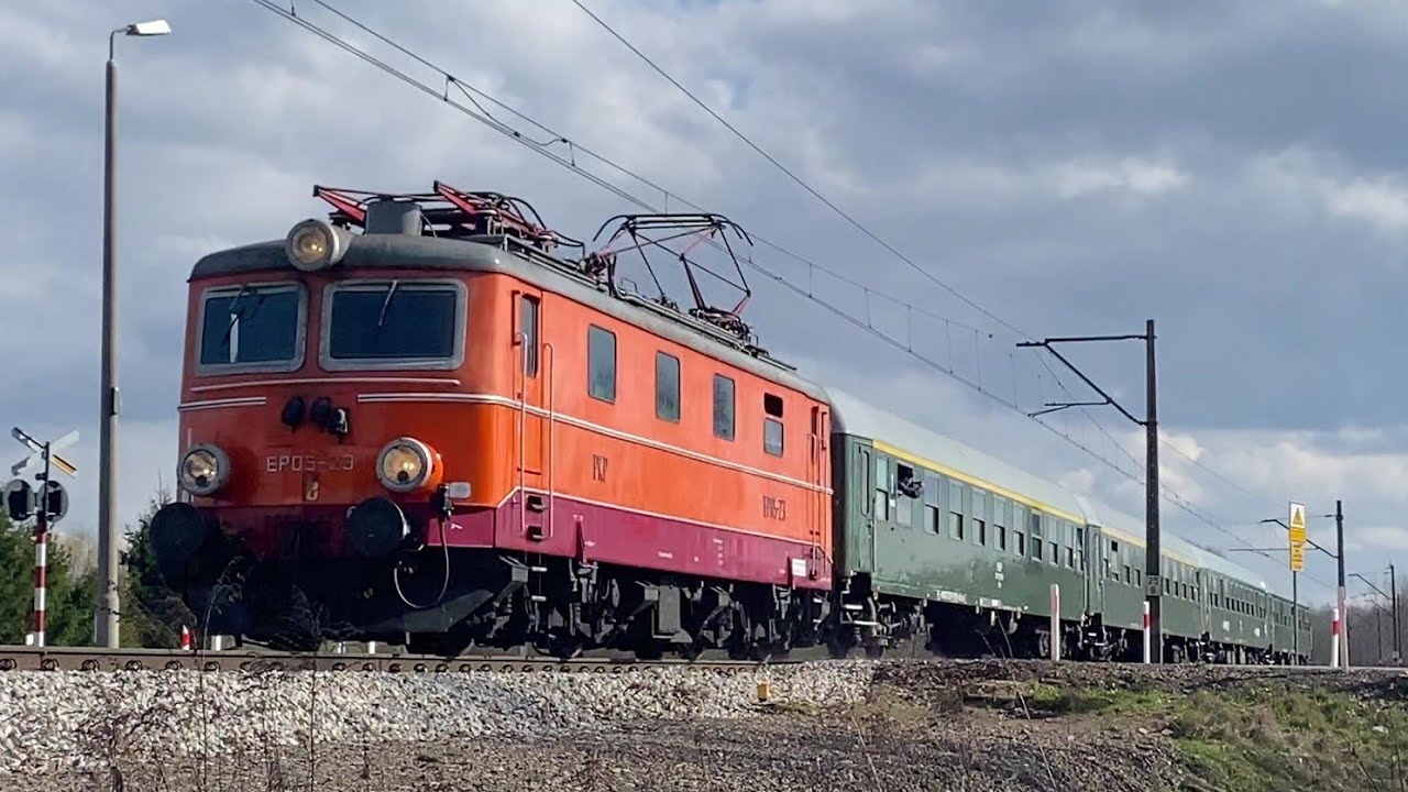 EP05-23 z pociągiem Turkol SYMPATYK | Żuków LK13 - YouTube