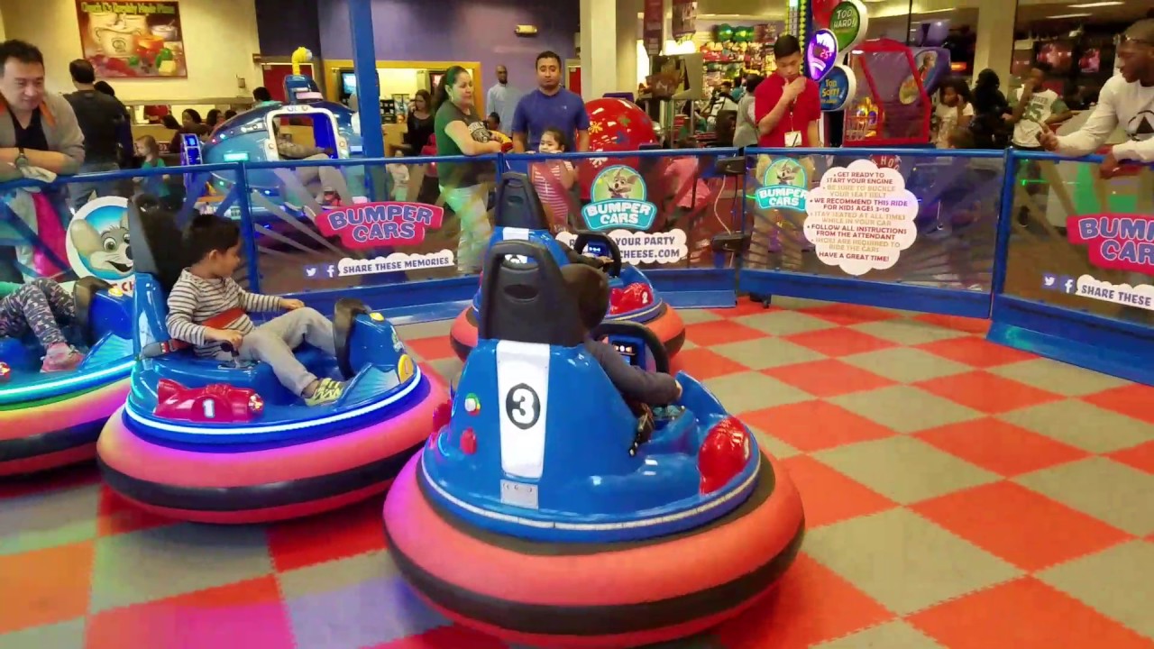 Chuck e Cheese's Car Ride - YouTube