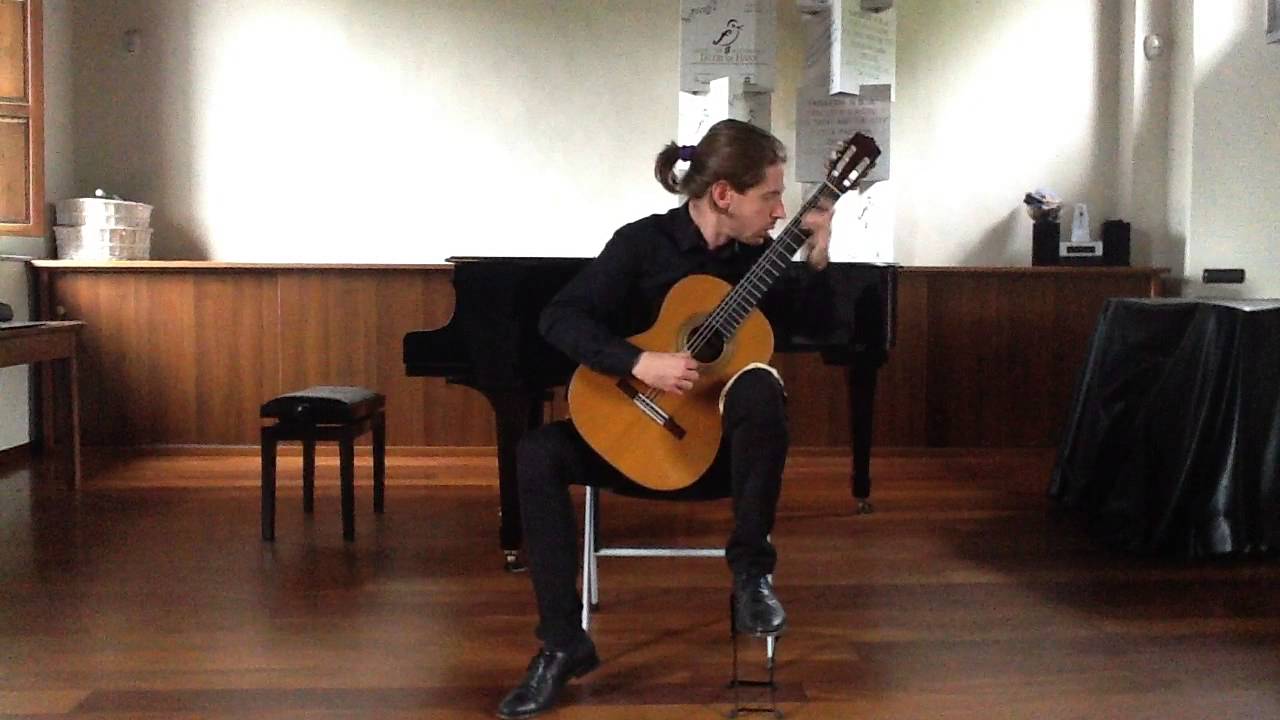 Andrea Ferrario plays Henze, Ponce, Villa-Lobos and Castelnuovo-Tedesco ...