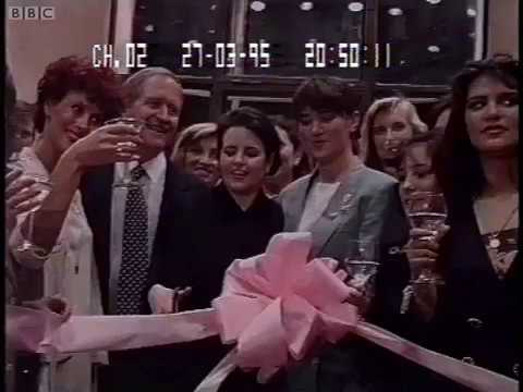 Capitalism Takes Hold in 90's Russia - YouTube