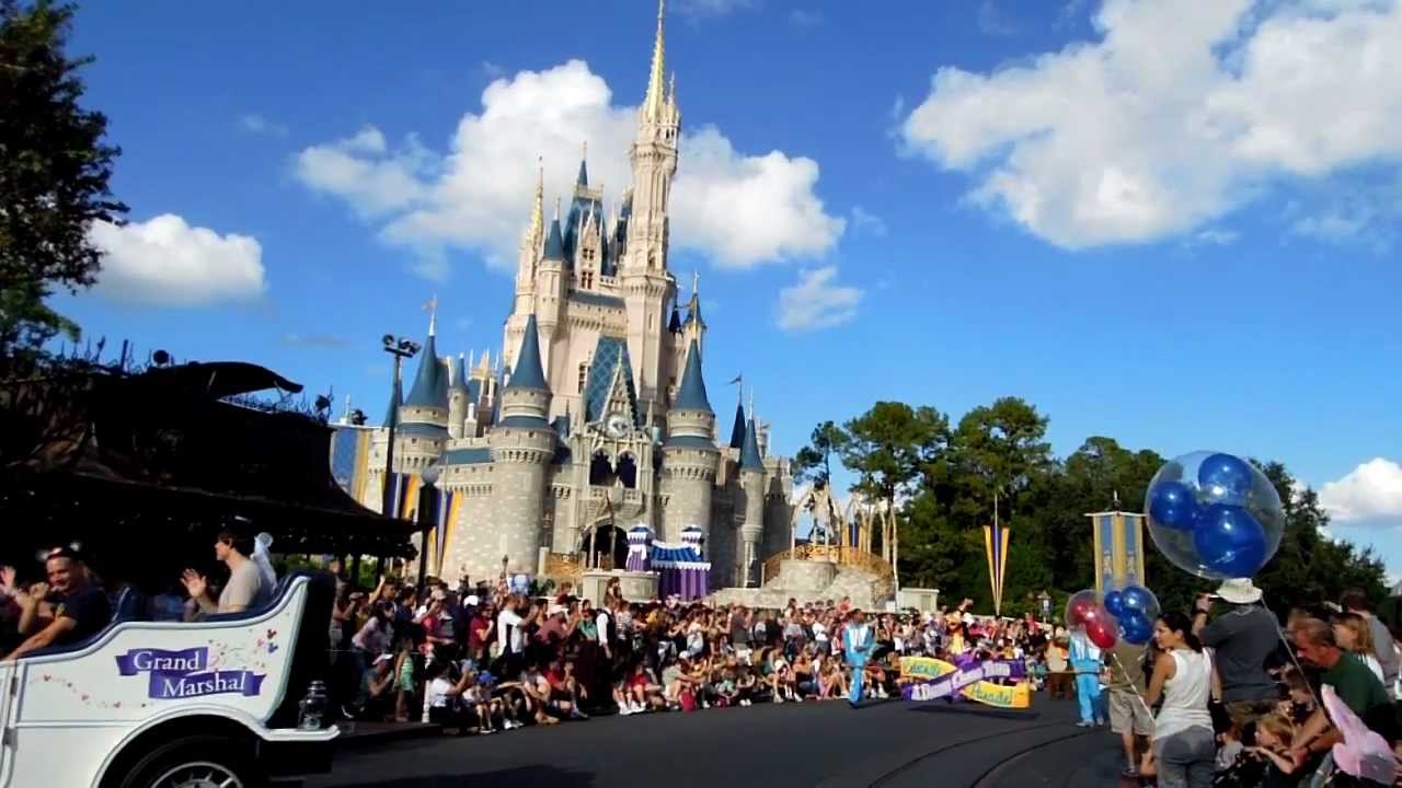 Parada Celebration, Disney - YouTube