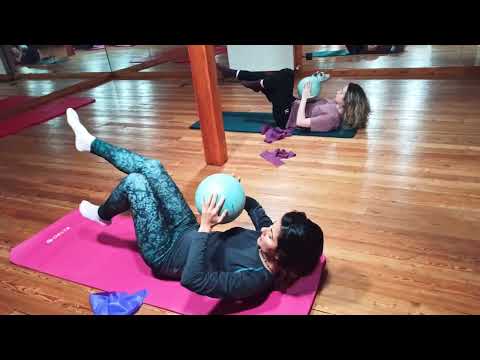 #pilates #karın #göğüs #bacak 3*12 tekrar,topa göğüsten baskı uygula.