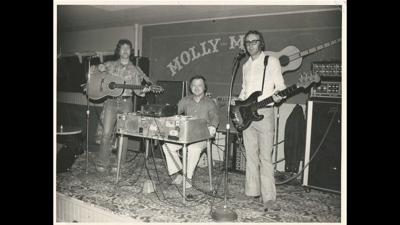 FRED HUSSEY sings SONNYS DREAM - YouTube