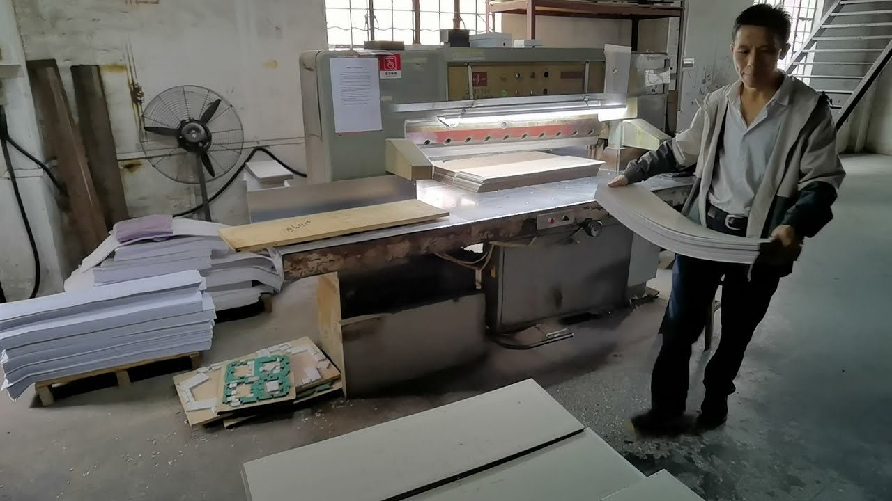 1. Cardboard&Paper cutting into small pieces by cutting machine, easier ...