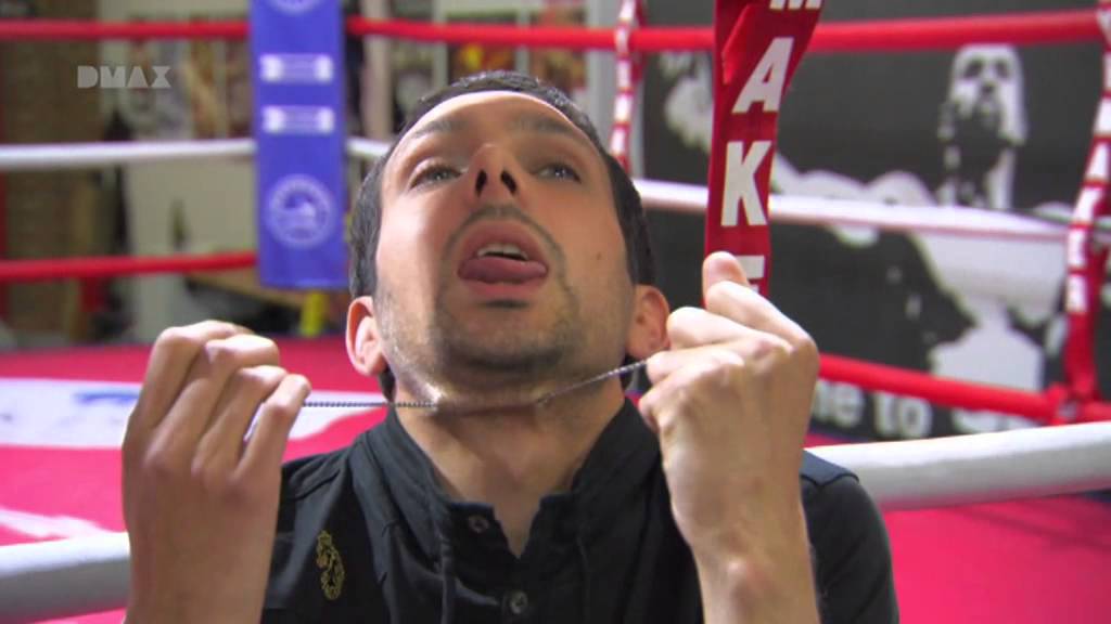 Dynamo magie impossibili: una polo attraverso la pelle, shock! - YouTube