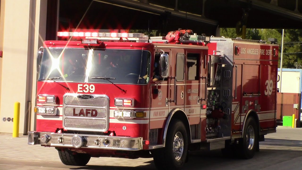 LAFD Engine 39 & Rescue 39 Responding - YouTube