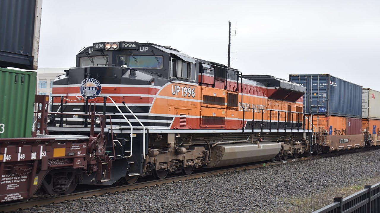 UP 1996 Southern Pacific Heritage Trails Mid DPU Ft UP 1996 & Amtrak ...
