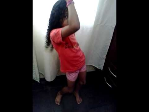 Minha irmanzinha de 7 anos dançando anitta 3