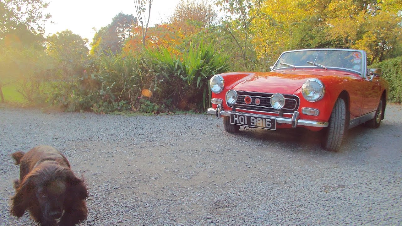 MG Midget christmas special - YouTube